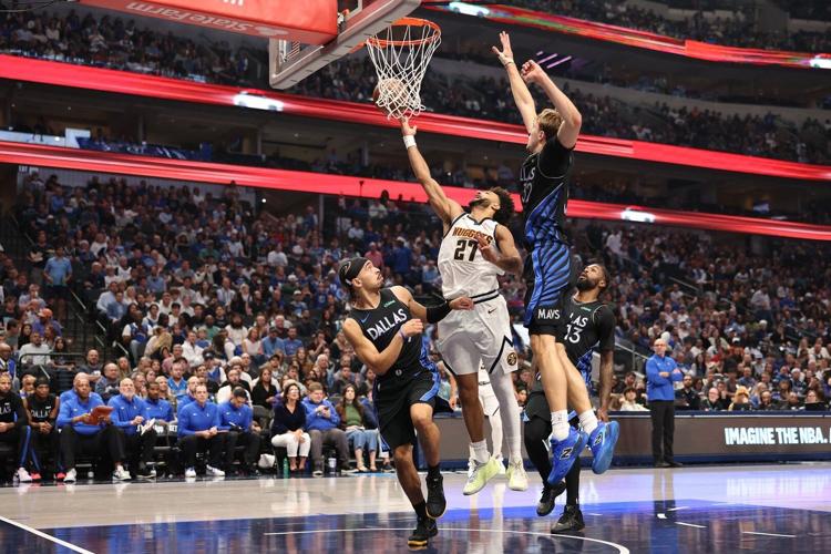 Flagg scores 33 points, Davis adds 31 as Mavericks beat Nuggets 131-130