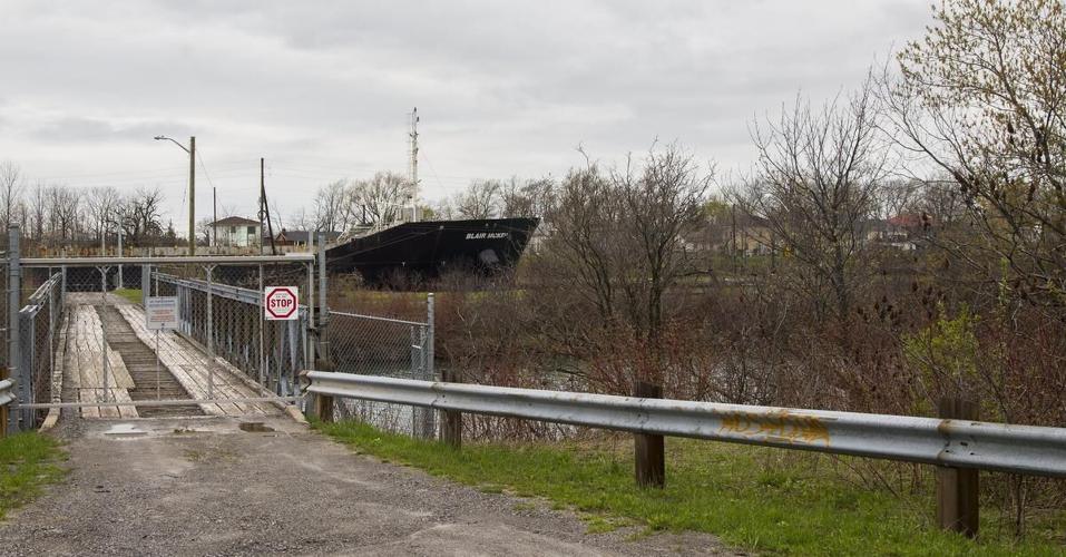 Yesterday and Today: The old transformer station on the Welland Canal