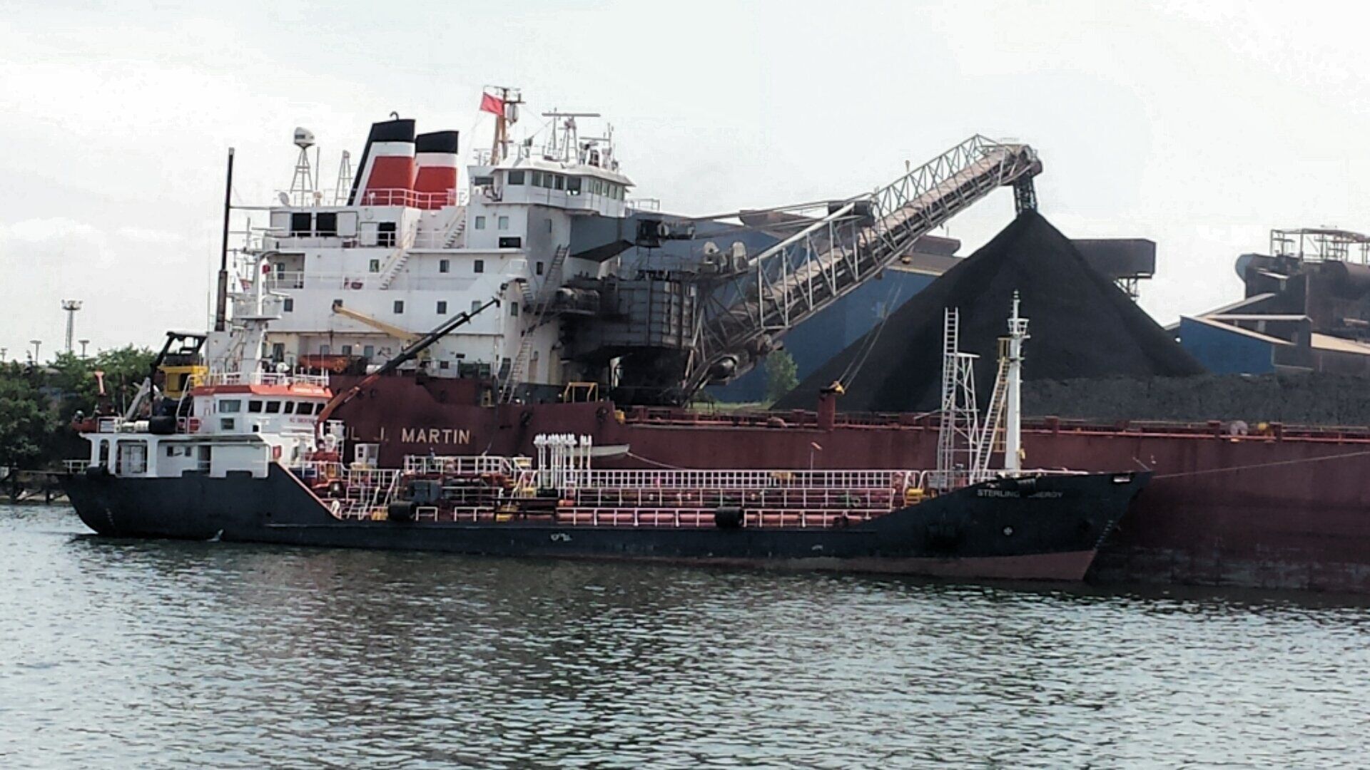 Tariff war spurs huge drop in steel cargo at Hamilton port