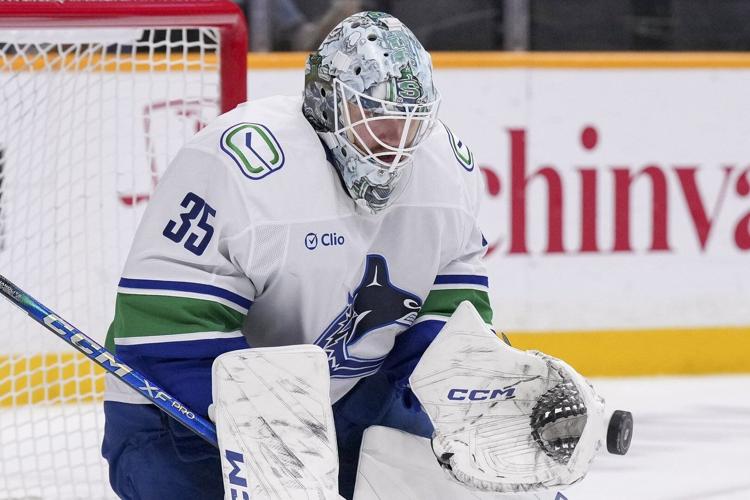 Linus Karlsson gets 1st NHL goal as Canucks beat Predators 3-1