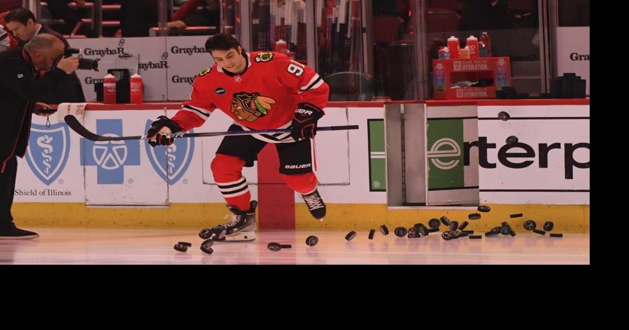 Frank Nazar scores on first shot in NHL debut with Chicago Blackhawks