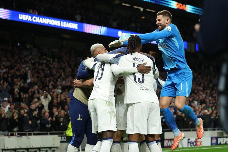 'It was like Lionel Messi': Van de Ven runs 90 meters for stunning solo goal in Champions League