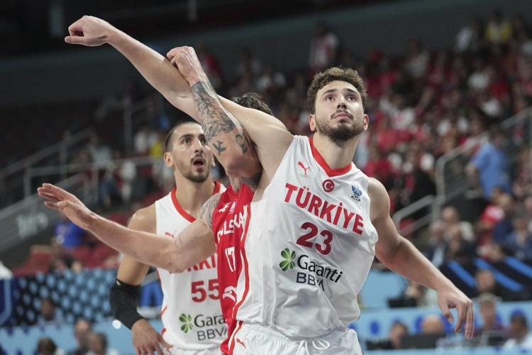 Giannis powers Greece past Lithuania 87-76 and into EuroBasket semifinal matchup against Turkey