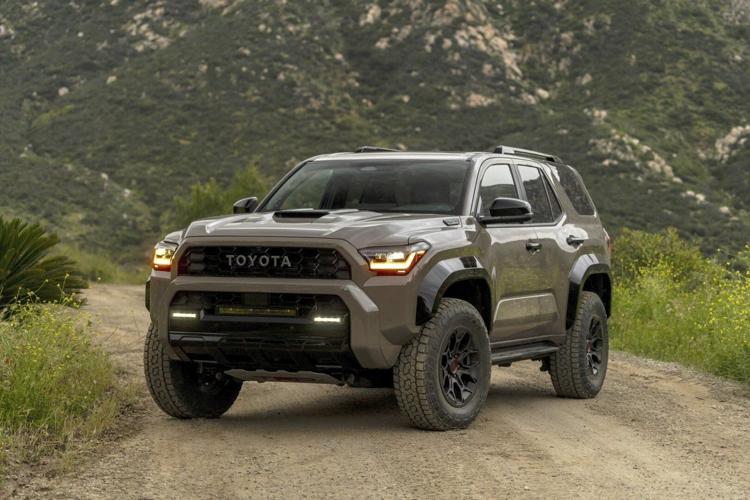 Edmunds SUV comparison: New Honda Passport vs Toyota 4Runner