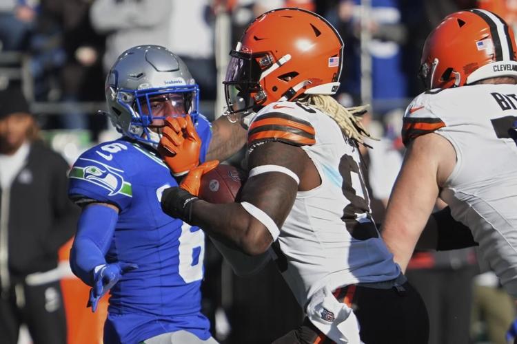 P.J. Walker's 3 turnovers doom Browns in loss to Seahawks