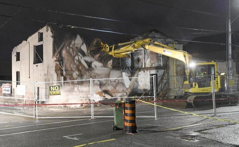 Building collapses on Dundurn Street South