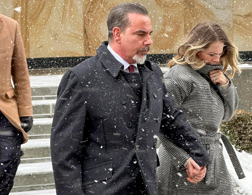 Former DEA agent sentenced to 5 years in prison for using badge to ...
