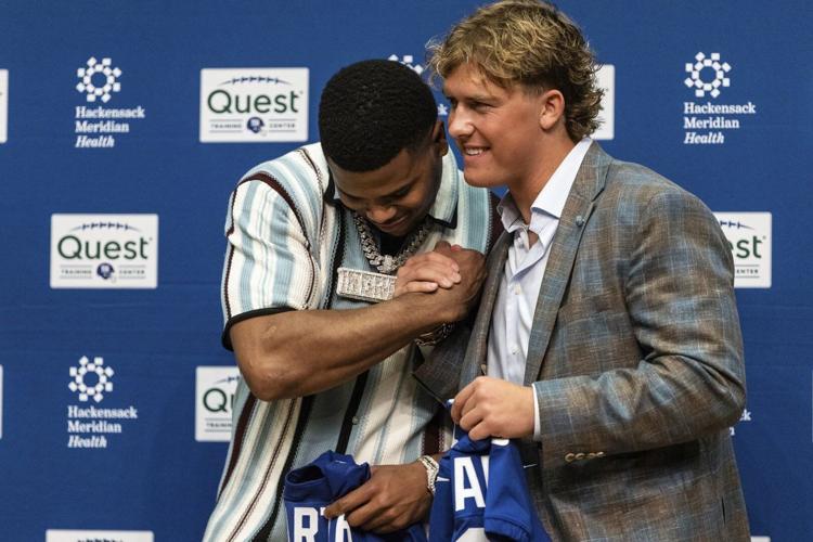 1 Mississippi, 2 Mississippi: First-round QB Jaxson Dart welcomed to Giants by Eli Manning
