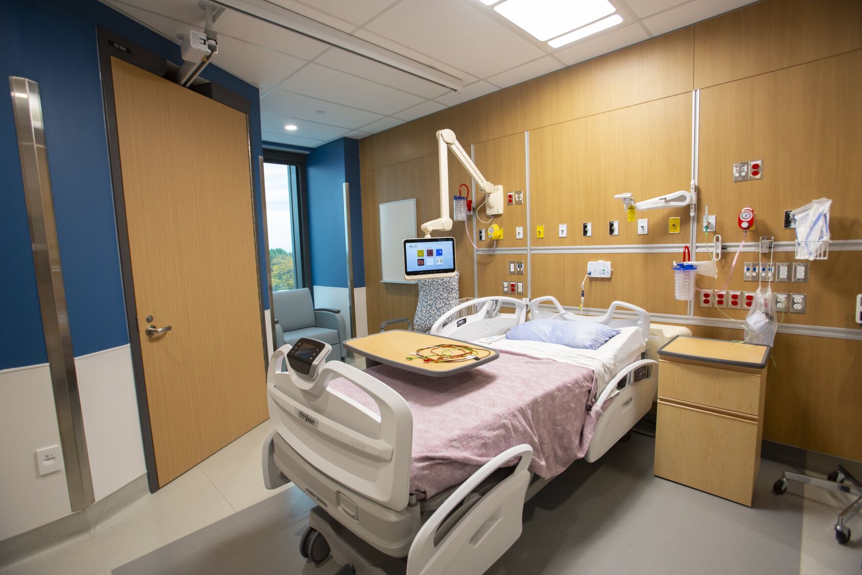 How much funding should governments give hospitals?