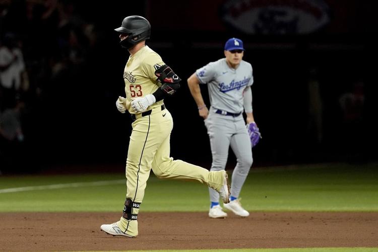 Bee-lieve: Walker's homer in 10th lifts Diamondbacks over Dodgers 4-3 after delay for bee swarm