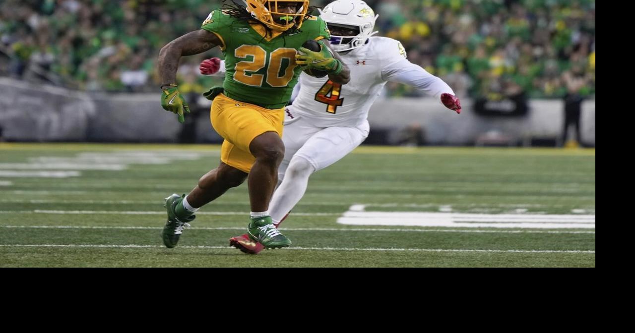 Gabriel breaks NCAA total TDs record and No. 1 Oregon downs Maryland 39-18