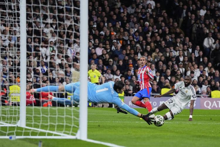 Courtois back and Belgium is looking to turn the page on 'Courtoisgate'