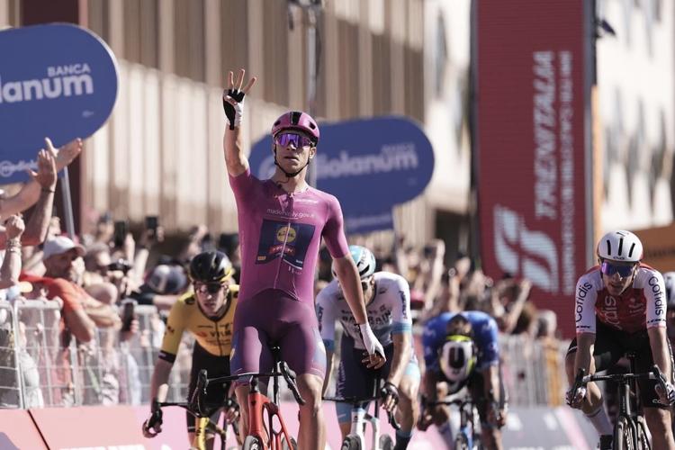 Jonathan Milan sprints to his 3rd stage win in the Giro d'Italia