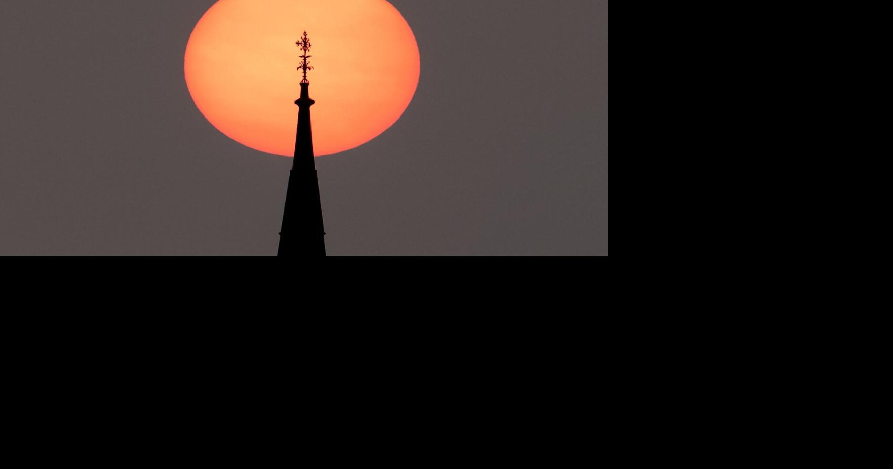 Forest fires cause hazy skies, red sun over Hamilton and GTA