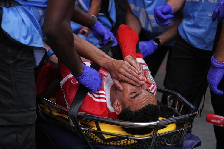 Bayern Munich midfielder Jamal Musiala badly injures his leg against ...