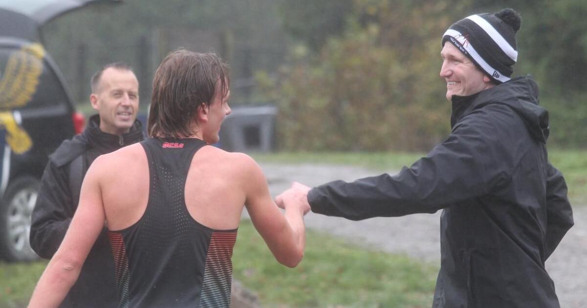Mohawk cross-country runs to front of the pack