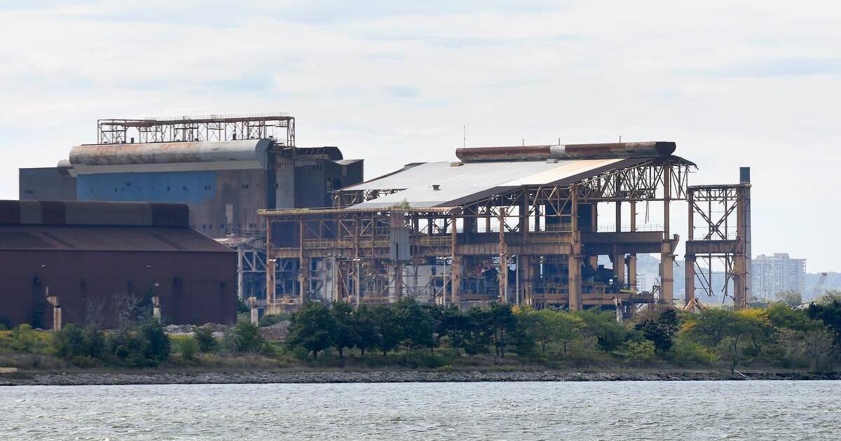 ‘End of an era:’ Stelco demolishes historic steelmaking furnaces on ...