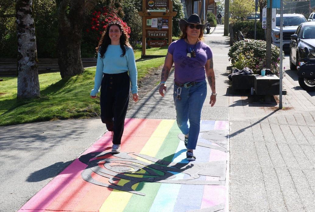 Pair of Thunderbirds pop up in Tofino