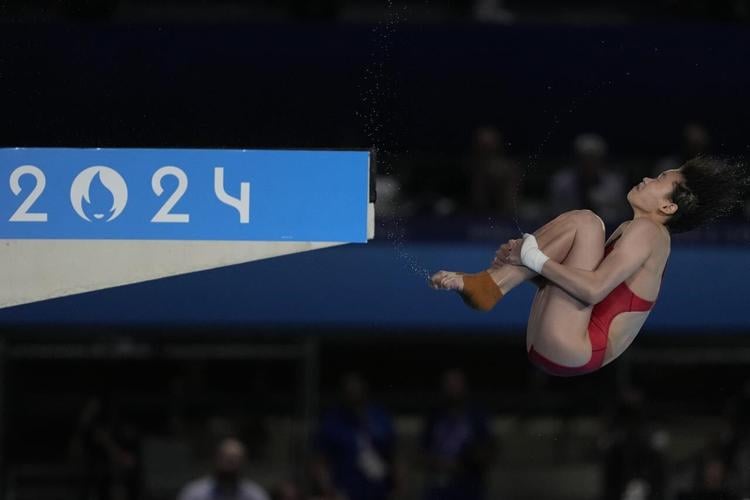 China's Quan Hongchan, Chen Yuxi lead the way in Olympic 10-meter diving