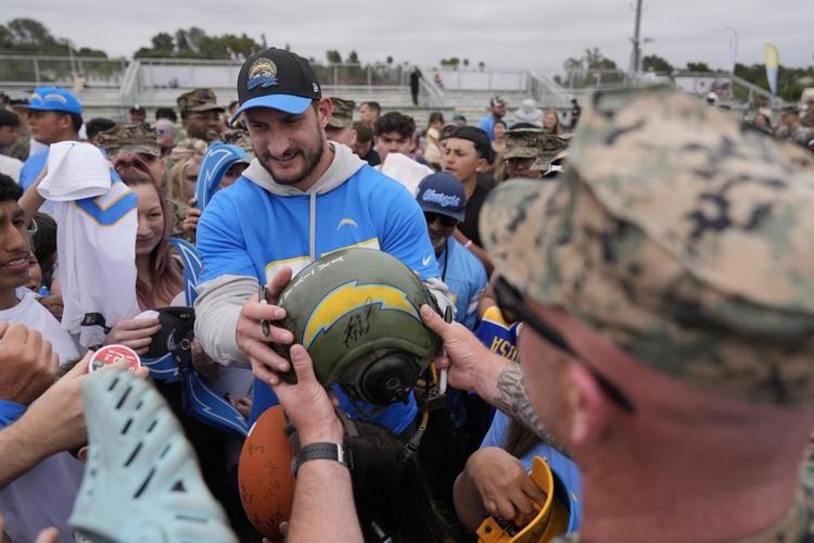 Chargers' trip to Camp Pendleton carries extra meaning for Fox, Gilman ...