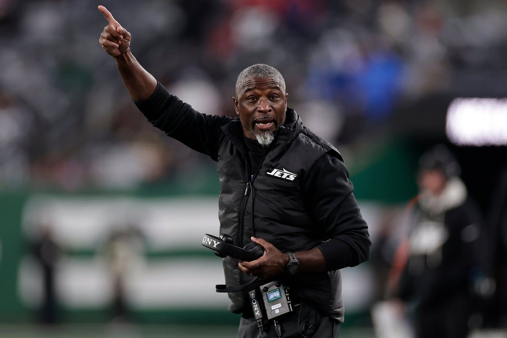 Inspired by Philip Rivers, Jets coach Aaron Glenn jokes about making a ...