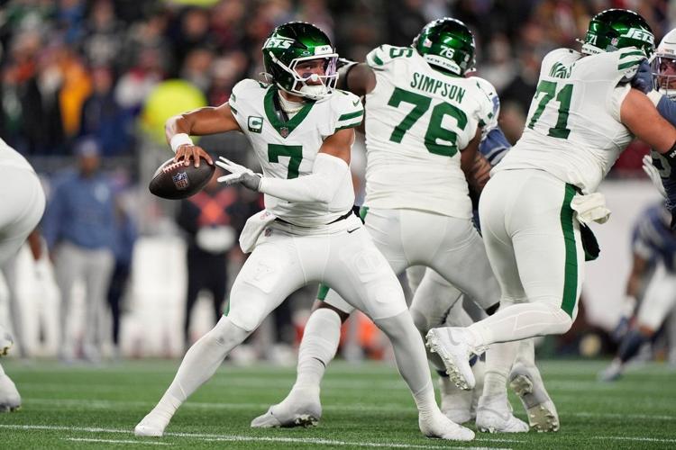 Jets' Justin Fields was surprised by benching but still believes he's a ...