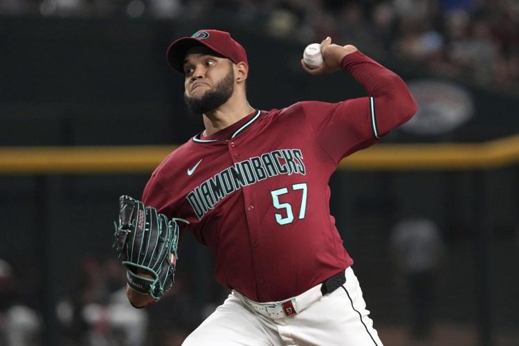 Corbin Carroll has 4 RBIs and Diamondbacks close in on NL wild card with 9-2 win over Phillies
