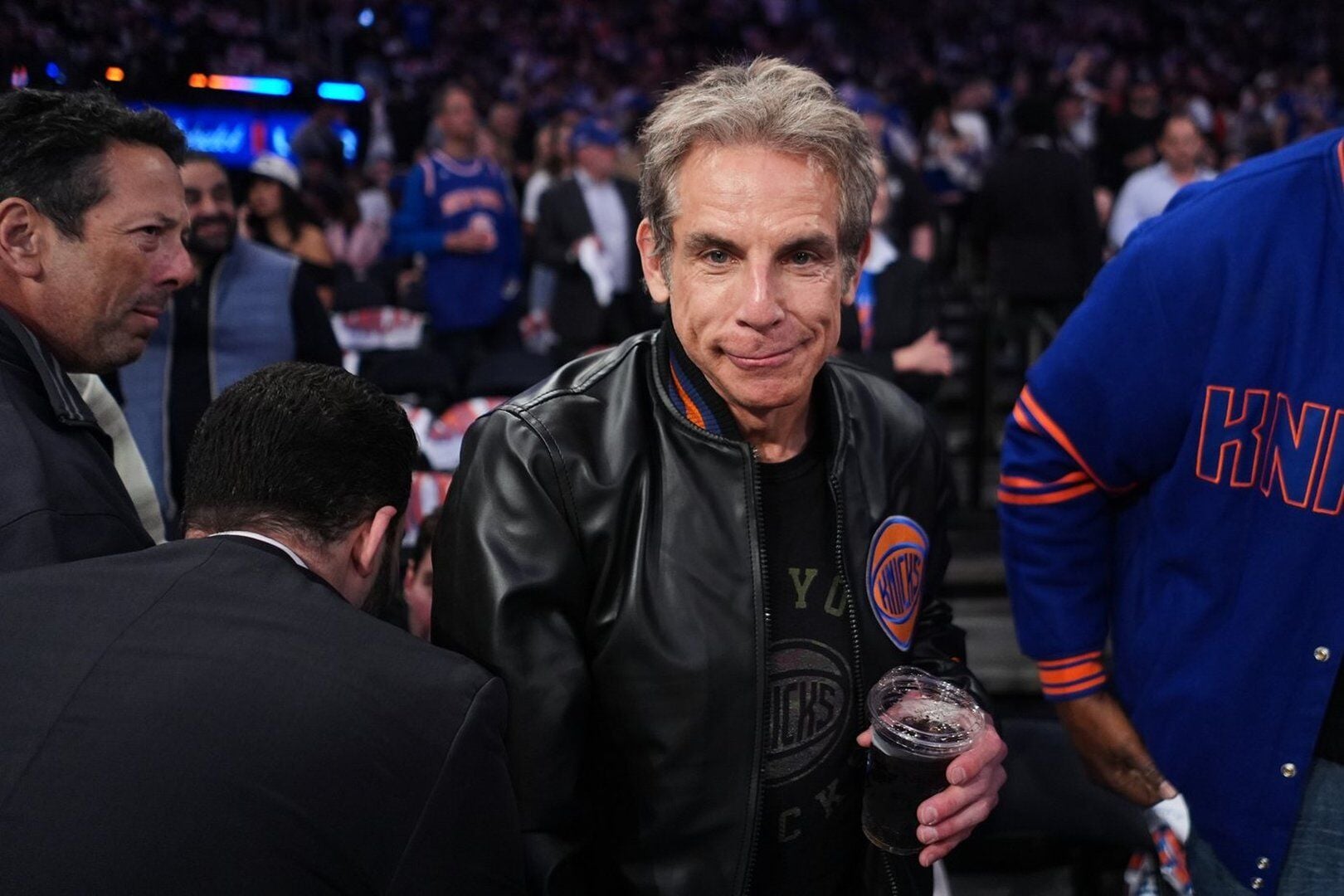 Ben Stiller welcomes a photo with Mike Brown's wife, after Knicks coach ...
