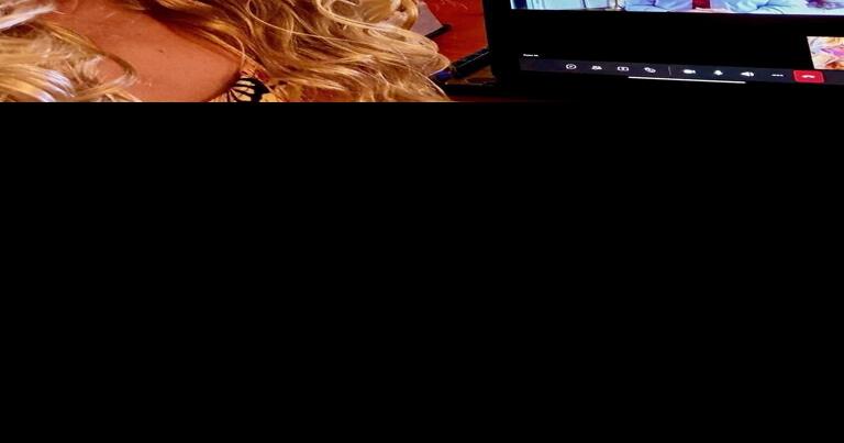 Teenage surfer Erin Brooks officially sworn in as a Canadian citizen