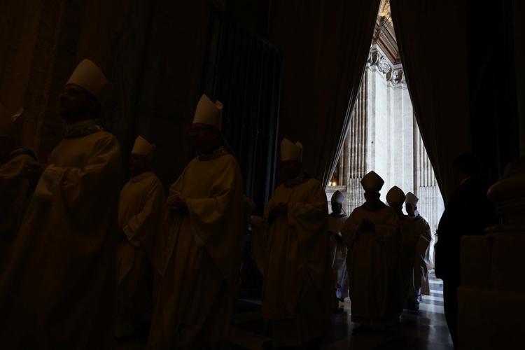 Pope Leo XIV closes 2025 Holy Year with critique of consumerism and ...