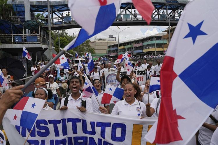 Thousands march over concern Panama bending to US government