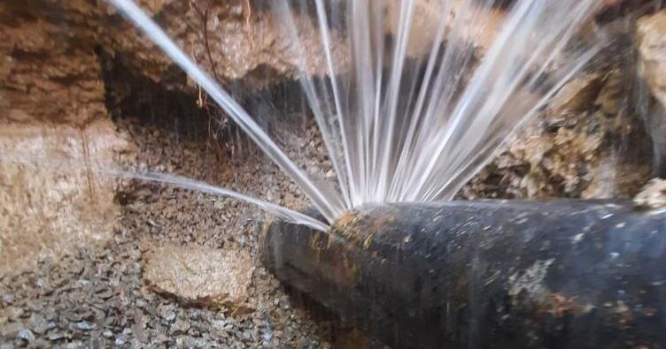 Water main break closes Barton Street in Stoney Creek