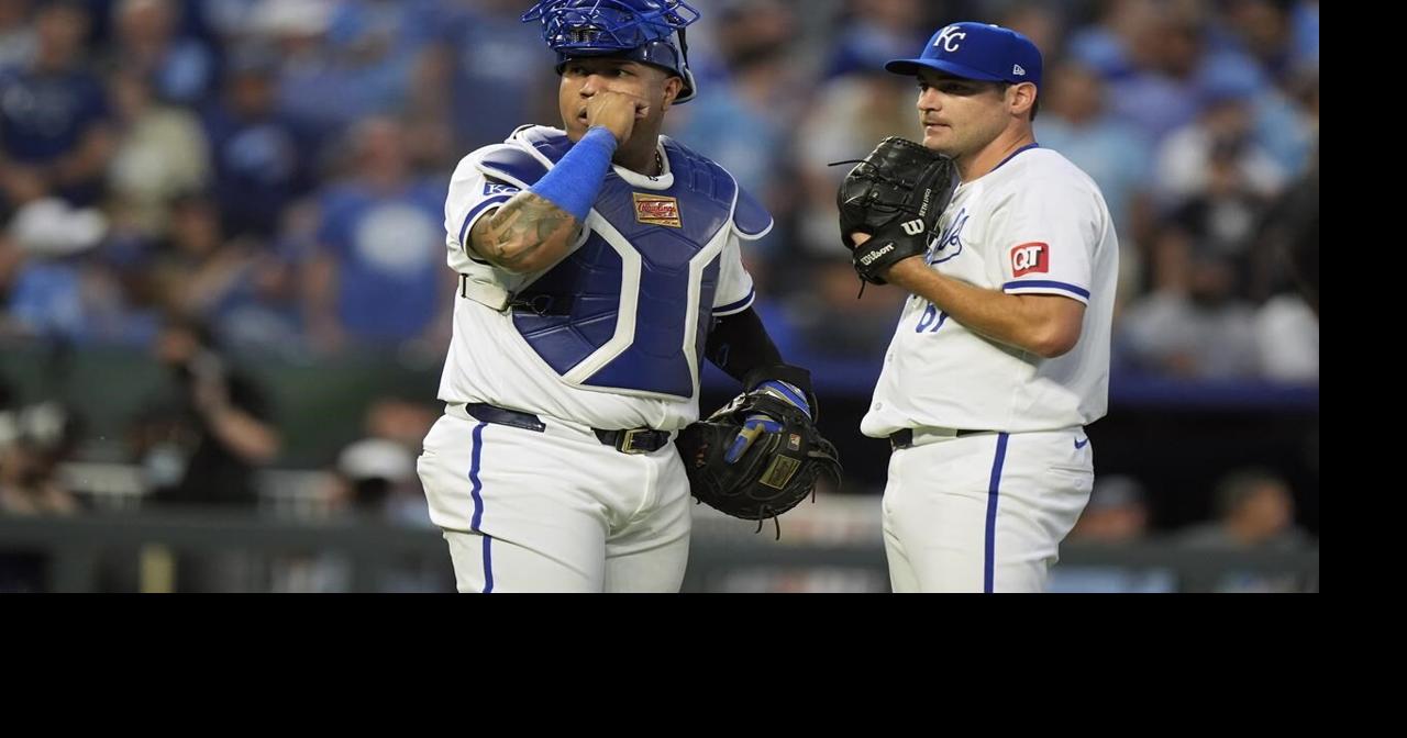 Royals catcher Salvador Perez wins MLB's Clemente Award for philanthropy