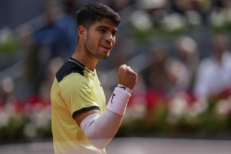 Alcaraz earns another comfortable win in Madrid. Spaniard is making ...