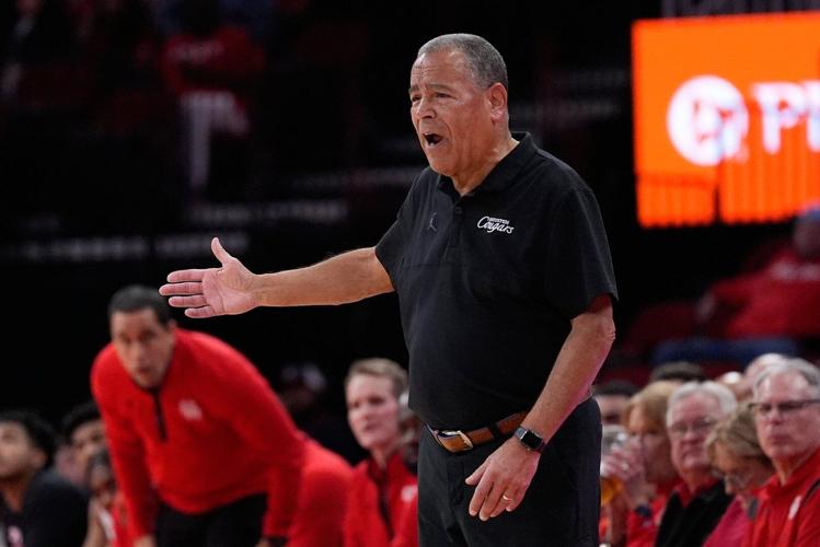 Emanuel Sharp scores 27 points, No. 8 Houston beats Florida State 82-67