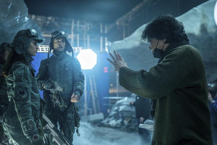 Movie Review: Always time to die? In ‘Mickey 17,’ Robert Pattinson just ...