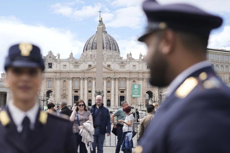 PHOTO COLLECTION: Vatican Pope Security