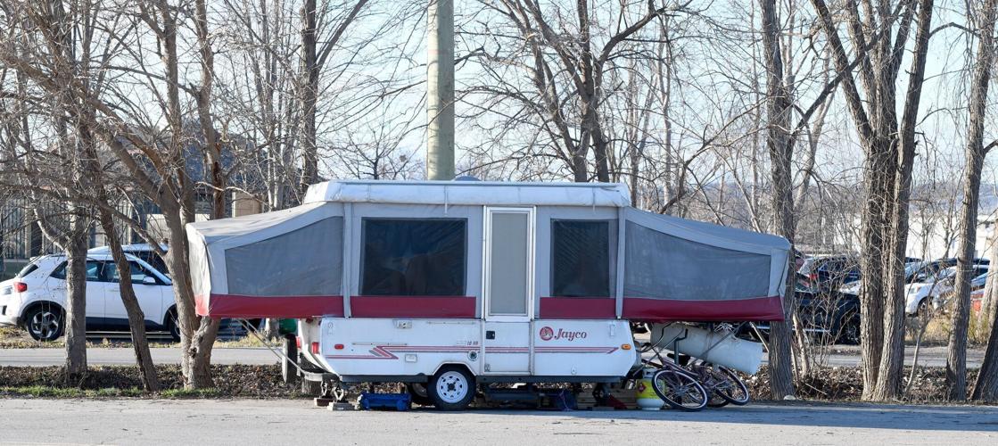 Homeless’ RVs must go, but contractor can’t tow them: city