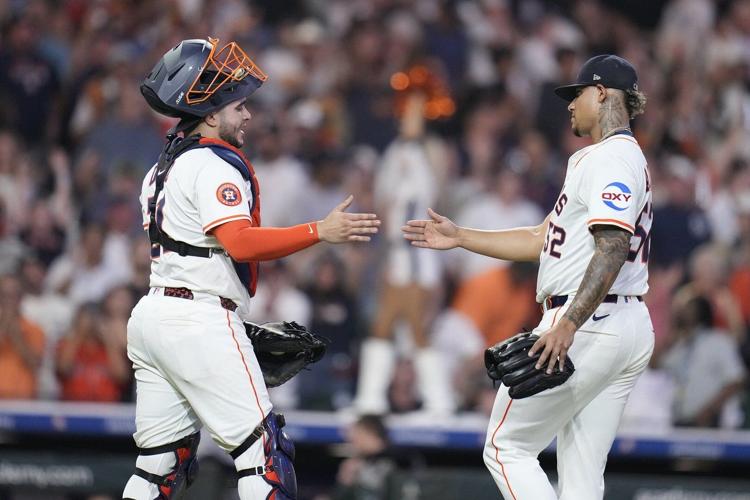 Astros walk their way to 8-7 comeback win over Yankees