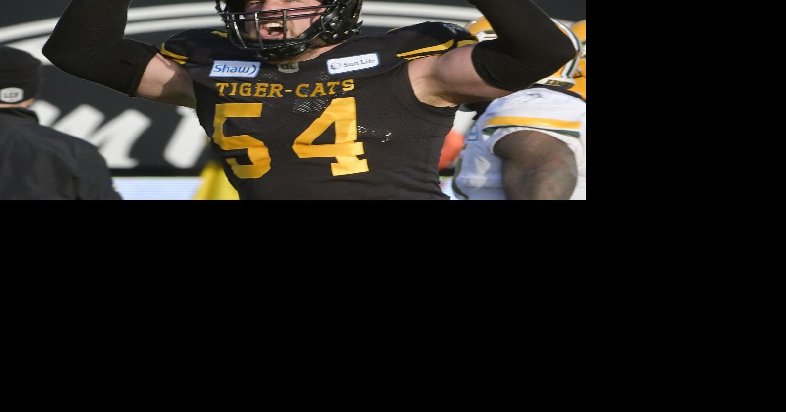 Veteran Canadian offensive lineman Chris Van Zeyl announces CFL retirement