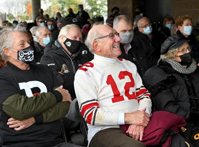 Hamilton honours legendary CFL quarterback Russ Jackson