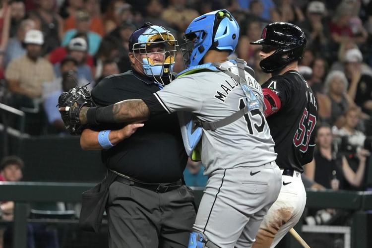 Walker, Diamondbacks strike early, rout White Sox 12-5