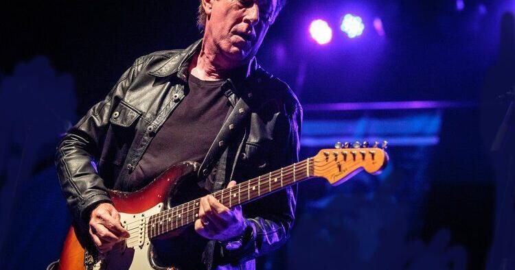 Jack de Keyzer rocks in Dundas for Carnegie Gallery