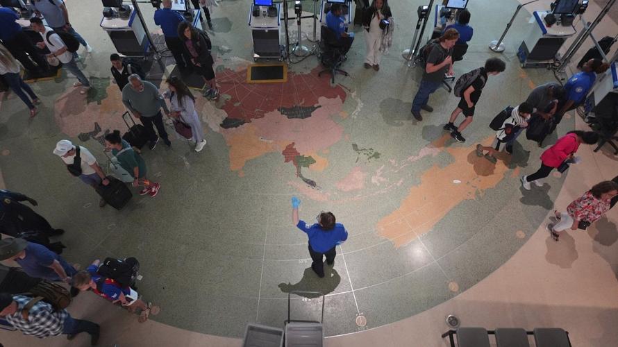 United is narrowing its check-in window for US flights. Here's how it ...