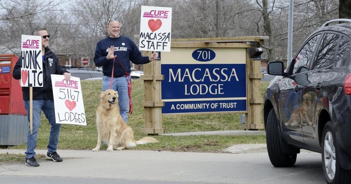 PHOTO: CUPE shows support at Macassa Lodge