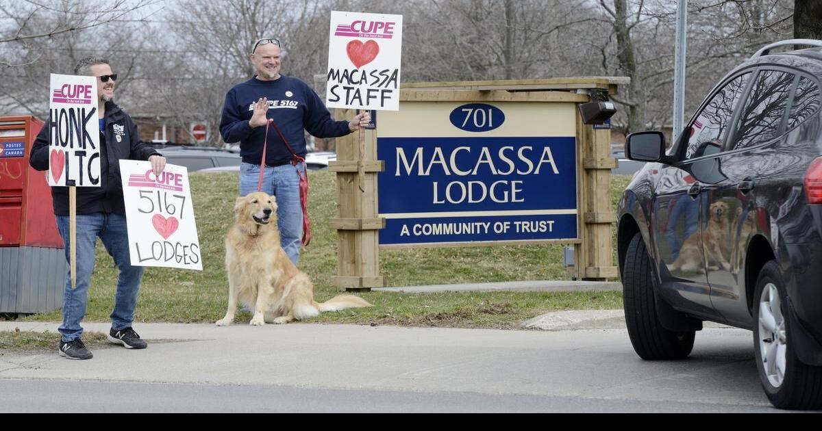 PHOTO: CUPE shows support at Macassa Lodge