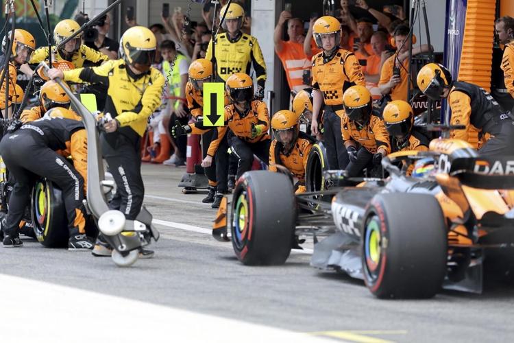 Max Verstappen holds off Lando Norris to win Spanish GP and increase F1 ...