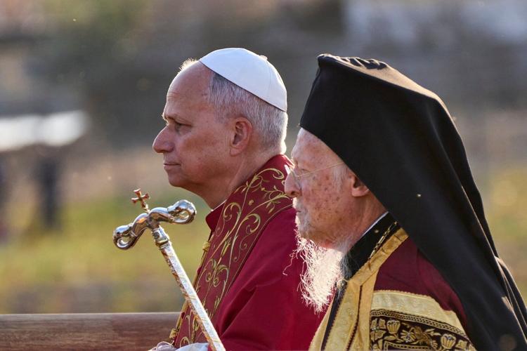 Pope visits Istanbul's Blue Mosque without praying as he focuses on ...