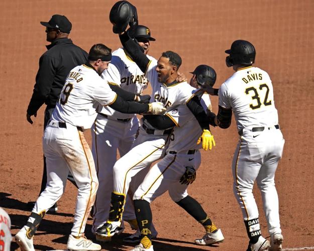 Henderson's wild throw on potential game-ending double play gives ...