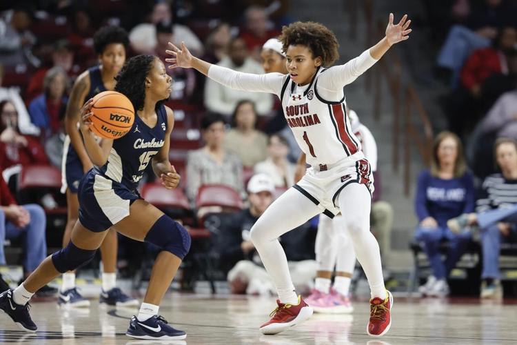 Edwards scores 20 as No. 2 South Carolina wins 64th straight at home ...